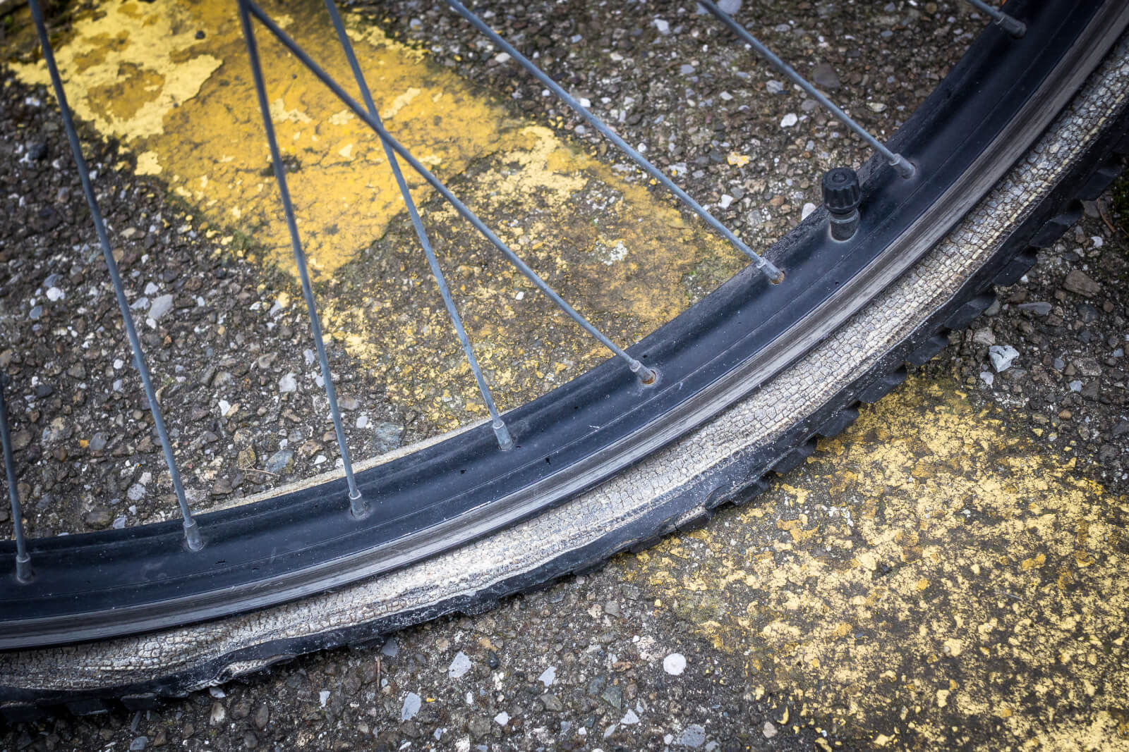 How To Fix A Flat Bicycle Tire In A Few Simple Steps | Simple Bike ...